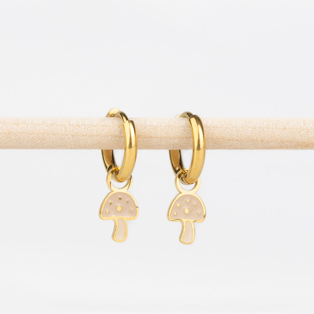 Mrs. Ertha Charms Golden Shell – Beluga Kids